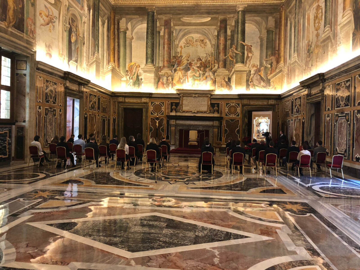 Blessed Exile : Jerusalem Students Meet Pope Francis - Collegio Sant ...